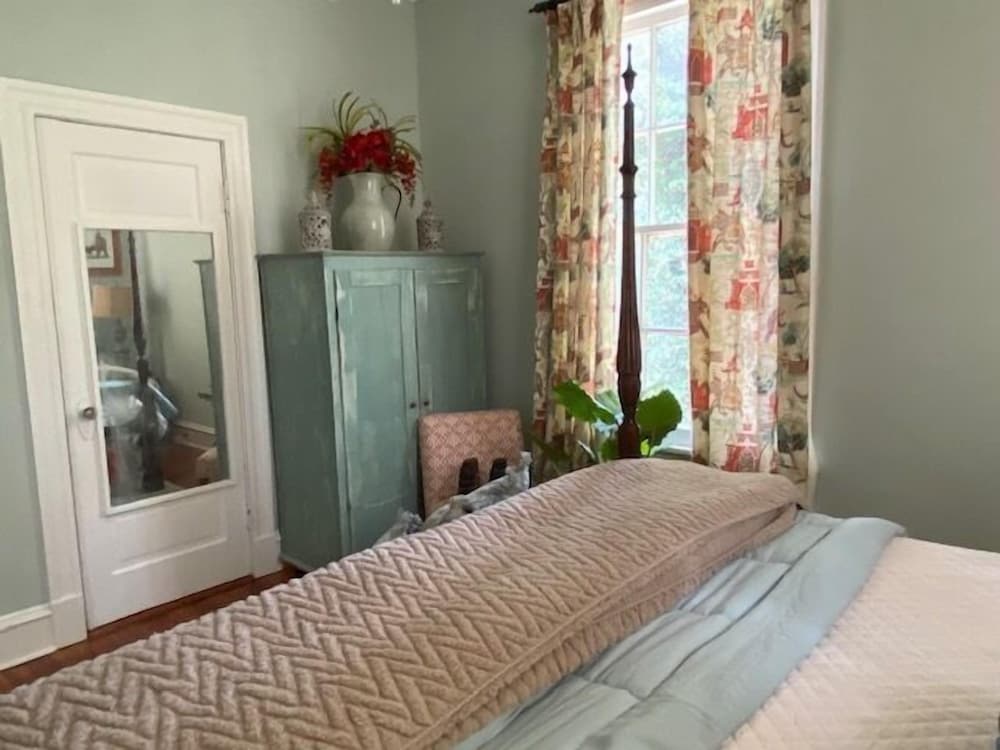 The Lapan Suite, Jenny's Downtown Hideaway Bed And Breakfast-the Lapan Suite - Laurel, MS