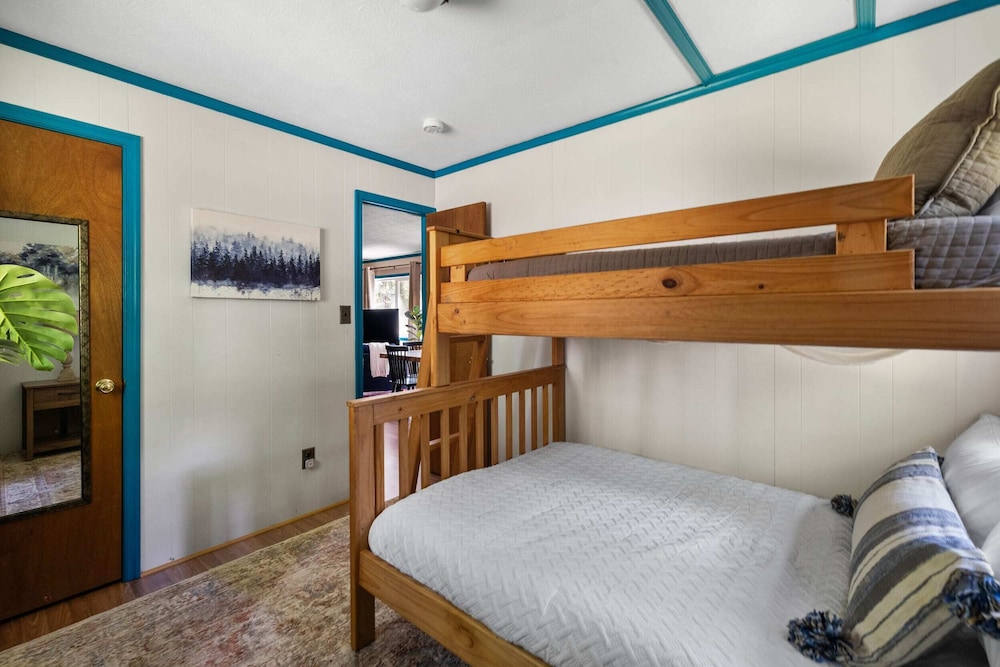 Cabin: Hot Tub, Firepit, Grill, Wifi, Dog-friendly - Virginia