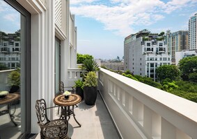 Quarto executivo, vista para a cidade | Vista da sacada