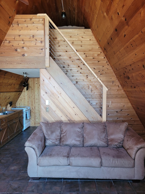 The Koal-mine-inn - Fun And Charming With Lots Of Character, Air Conditioning, And A Great Location! Also Dog-friendly! - Frankfort, MI