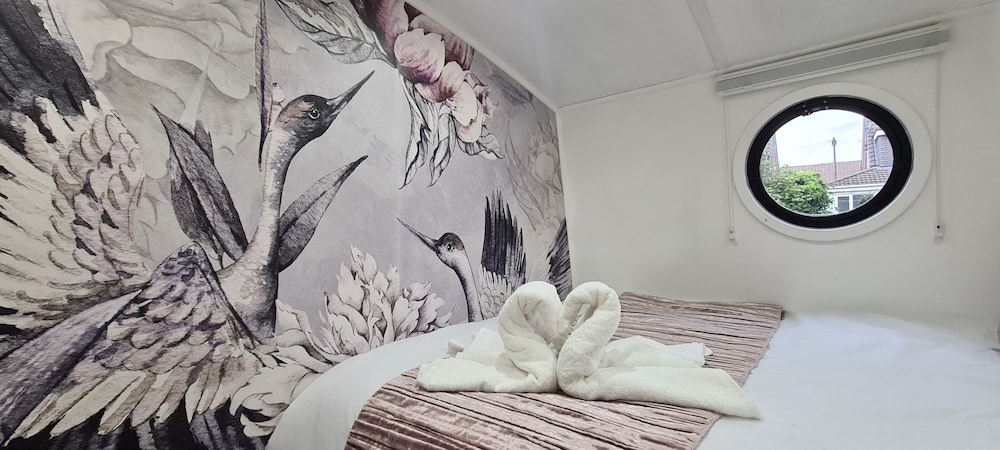 Enjoyable Boat Selena Aqua Retreat With Wifi In Charming Liverpool Albert Docks - Cheshire