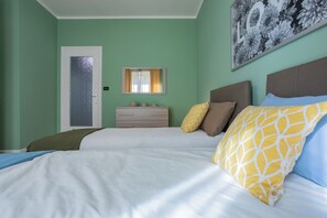 Apartamento, sacada | 1 quarto, espaço de trabalho para notebook