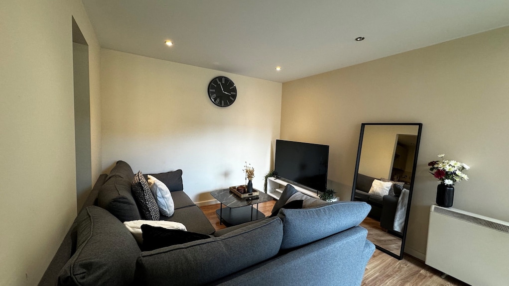Birmingham City Centre: Spacious 1br Apartment\n - Birmingham