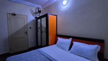 Dormitório Partilhado, 1 quarto, varanda, vista para o jardim | 1 quarto
