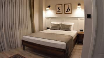 Quarto casal ou duplo standard, para não fumantes, vista para a cidade | Roupas de cama premium, camas Select Comfort, frigobar, escrivaninha