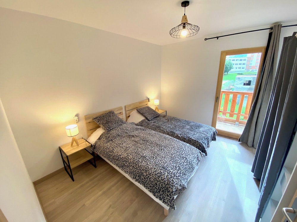 Apartment For 4 To 6 People With A 60m² Terrace - Saint-Jean-de-Maurienne
