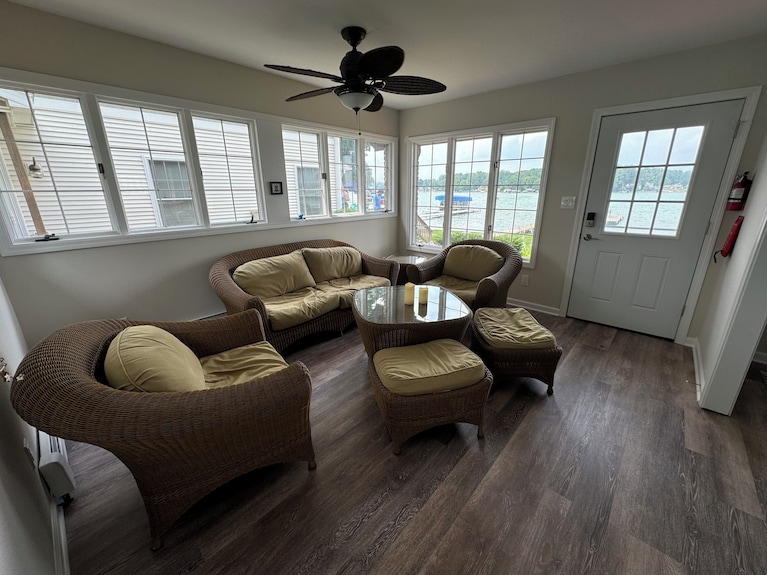 Charming 4-bedroom Cottage On Fabulous Diamond Lake! Just Remodeled! Wifi & Ac - Michigan