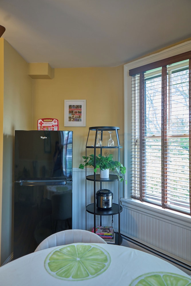 Modern French Vacation Home At Browm - Rehoboth, MA