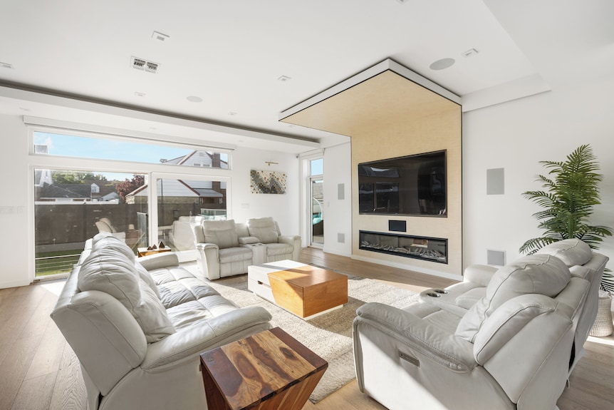 Luxury 5br Smart Home Near Jfk With Gym, Theater & Bbq - Freeport, NY