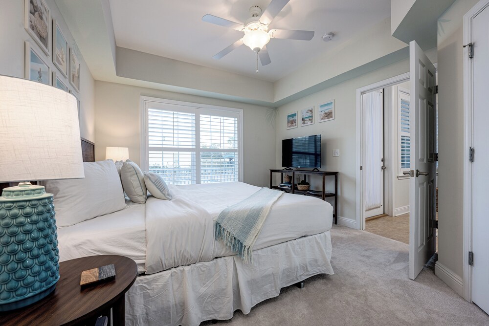 1st Floor Condo w/ direct pool access, near Public Beach Access ...