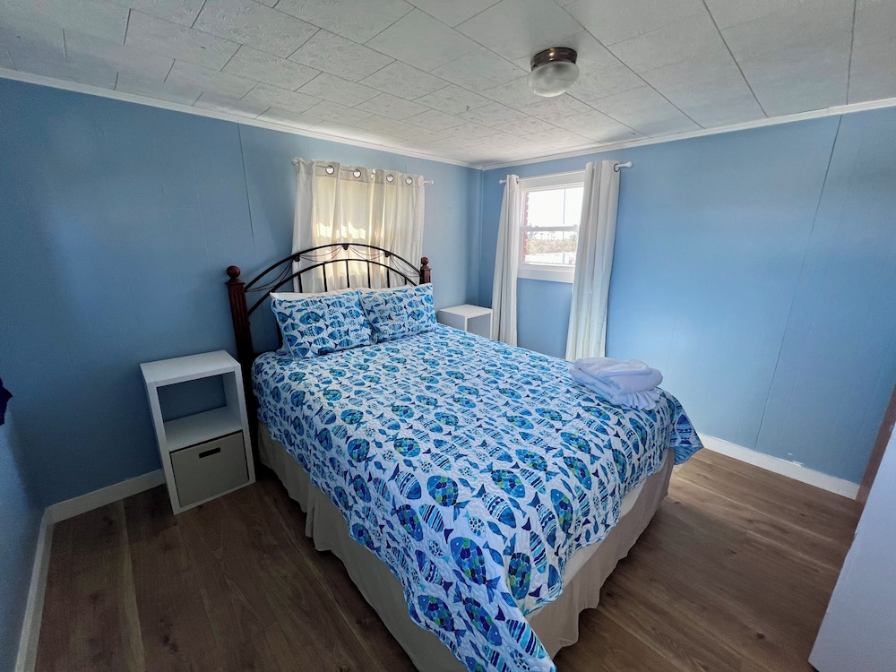 Cottage By The Sea- Short Walk To The Beach! - Mexico Beach, FL