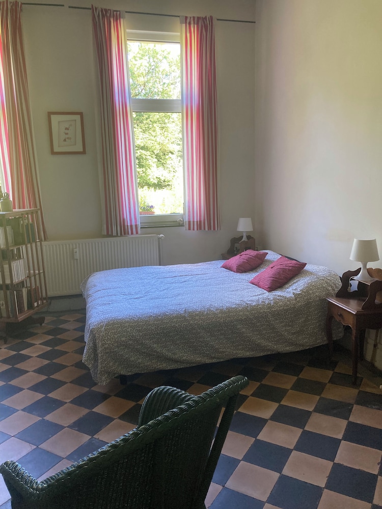Nestled In A Wood, 5 Minutes From The E19 And E42 Freeways - Manage