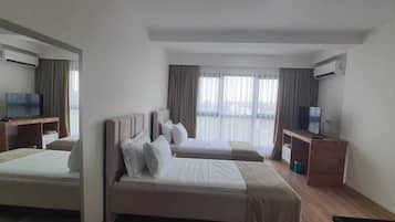 Suite Familiar, Vista para a cidade | 2 quartos, minibar, secretária