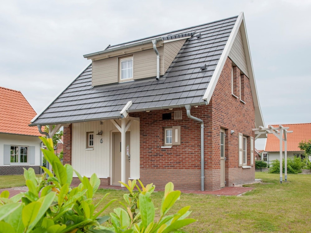 Restyled Villa With Infrared Sauna, In A Holiday Park In De Maasduinen - Straelen