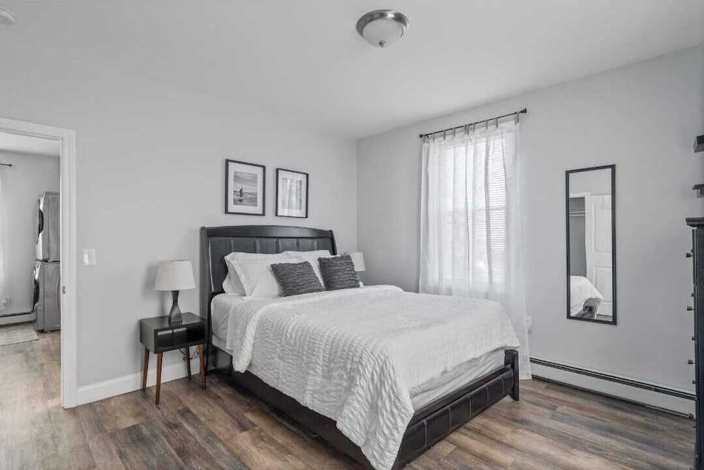 The Deluxe-suite At The North End Apt With Laundry - Rhode Island