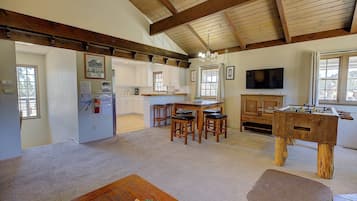 Cabana, várias camas, varanda, vista para a montanha (2503) | Sala de jogos