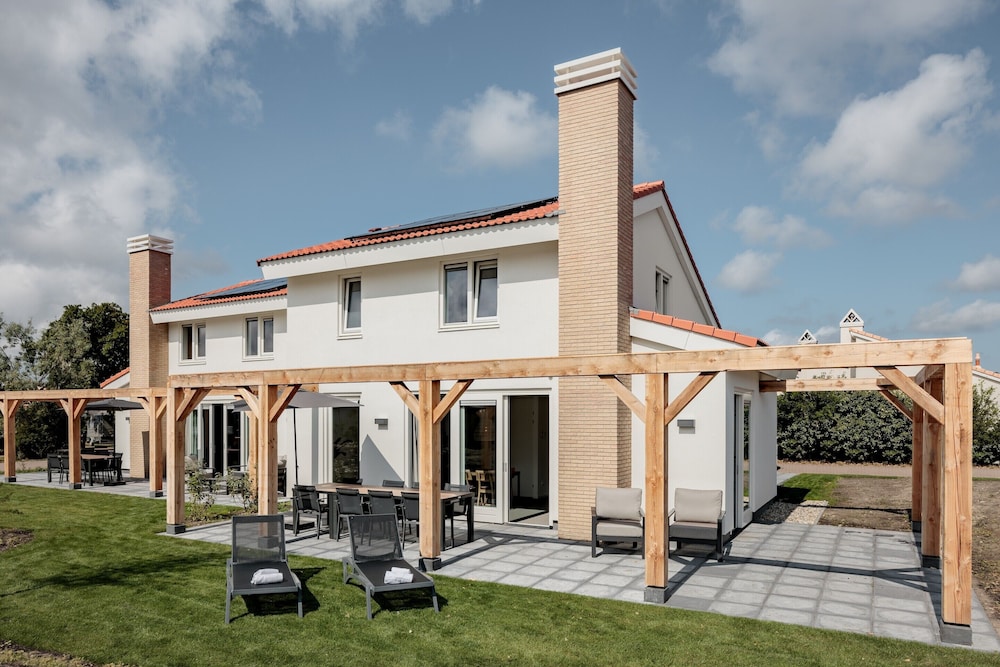 Modern, Semi-detached Holiday Home, On A Holiday Park, Only 4.5 Km. From Sea - South Holland