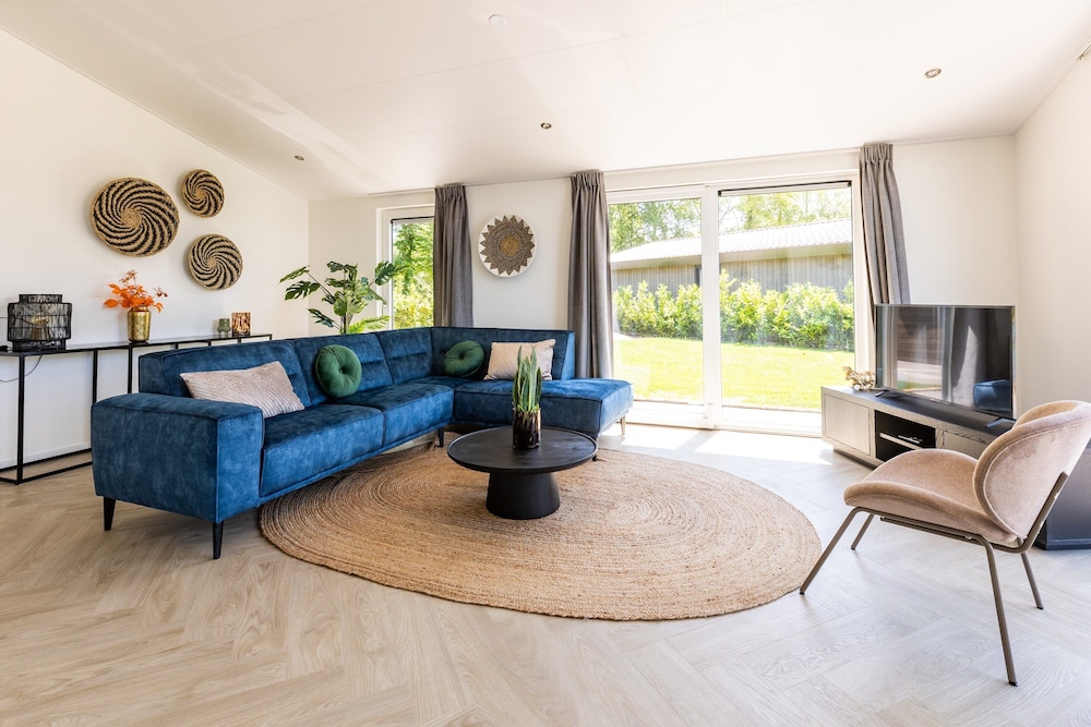 Chalet By Pond In Holiday Park - Eindhoven