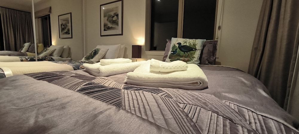 Birdsong Hideaway Two-bedroom Suite In Browns Bay - Auckland