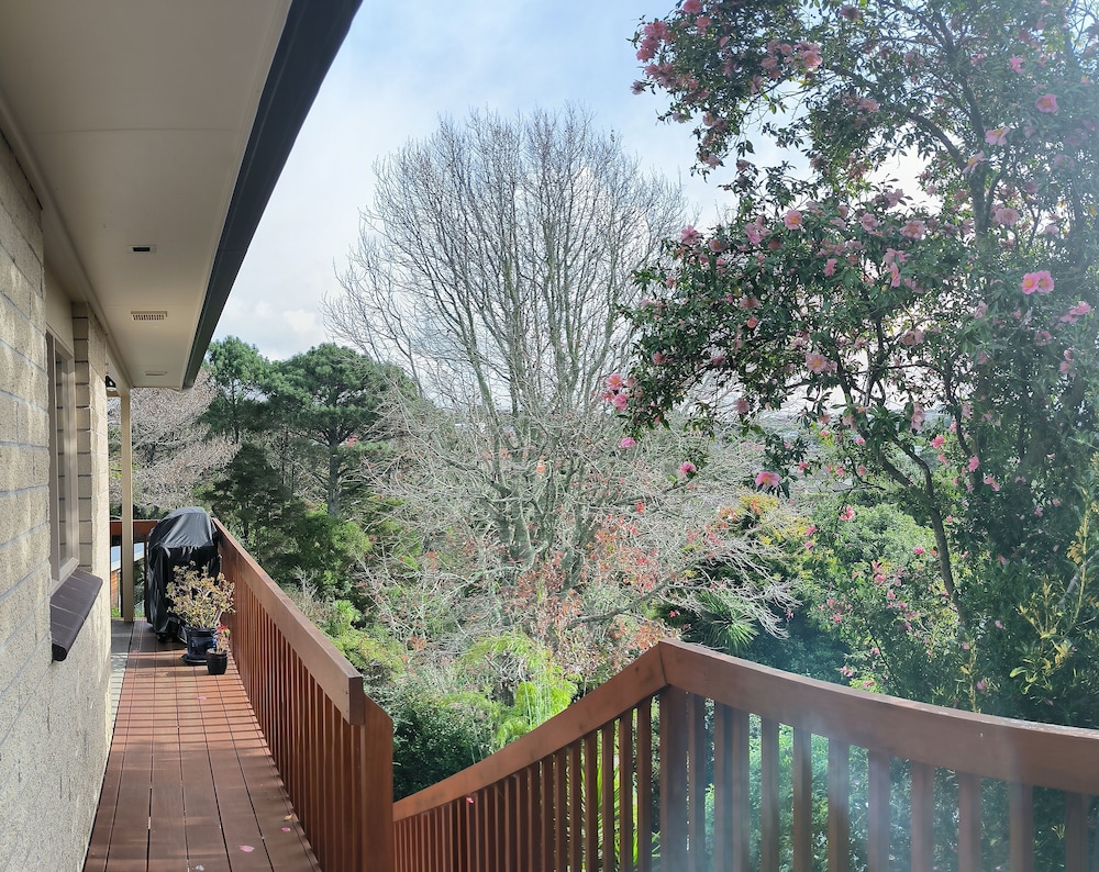 Birdsong Hideaway Two-bedroom Suite In Browns Bay - Auckland