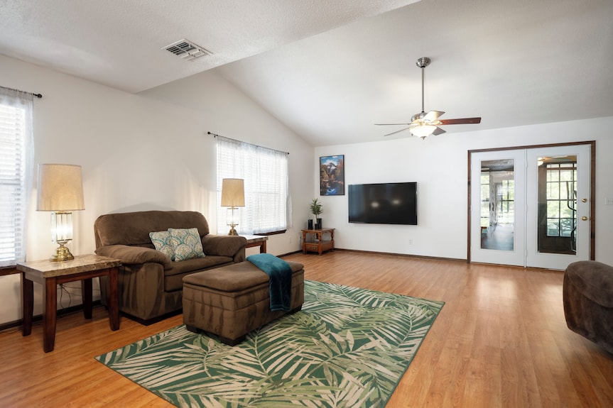 New King Bed In Spacious Ridge Manor Villa With Bbq, Screened Lanai, And Views - Simpson Lakes