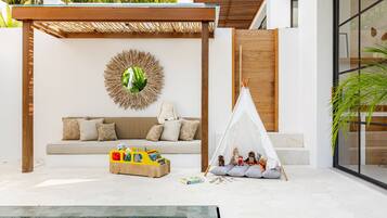 Villa Familiar, pátio, vista para a piscina | Terraço/pátio interior