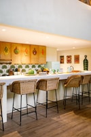 Vila superluxo, vista para a piscina | Cozinha compartilhada | Geladeira grande, micro-ondas, lava-louças, máquina de café expresso