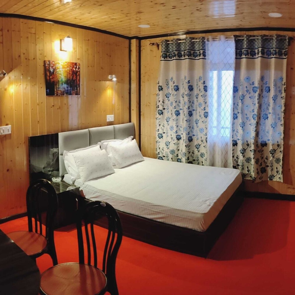 Enjoyable 2-bedroom Bed & Breakfast In Darjeeling - Darjeeling