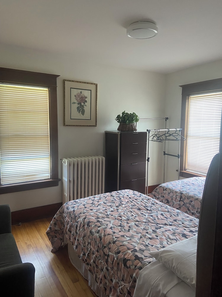 Newly Listed 4-bedroom House With Wifi, Ac 10 Minute Walk To The Falls! - Welland