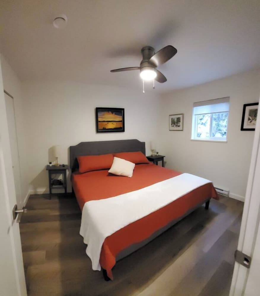 Hi N Dri -Warm & Welcoming-great For Weekend Getaways-across From Beach Access. - Sunshine Coast Regional District, BC, Canada