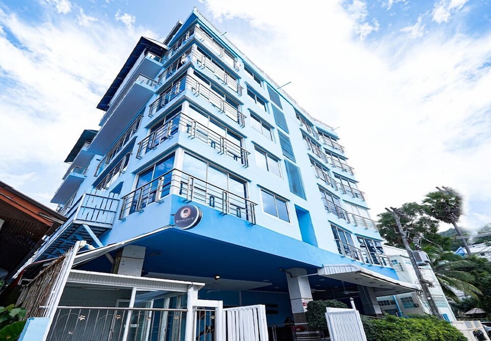 Roomquest Utopia Kata And Residence - Kata Beach