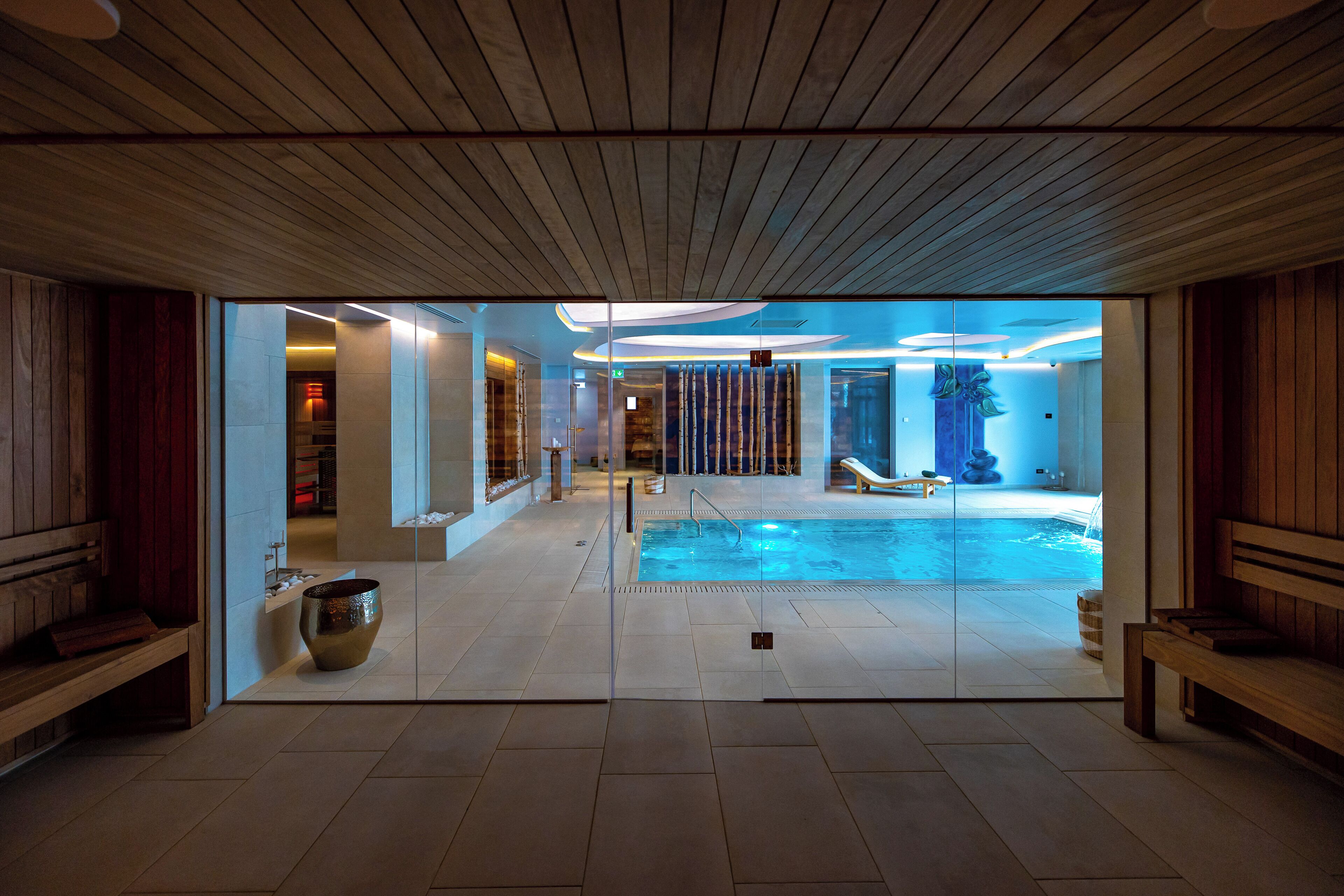 Sauna, banho turco, 2 salas de tratamento, massagens 