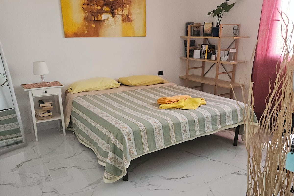 Quarto solteiro básico | Wi-Fi de cortesia