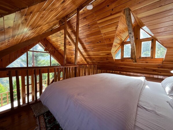 Quarto casal básico | Wi-Fi de cortesia, roupa de cama