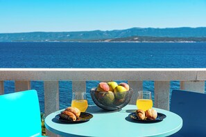 Estúdio Premium, varanda, vista para o mar | Roupa de alta qualidade, quartos insonorizados, berço de viagem