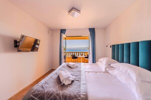 Estúdio premium, sacada, vista para o mar | Roupas de cama premium, quartos à prova de som, berço de viagem