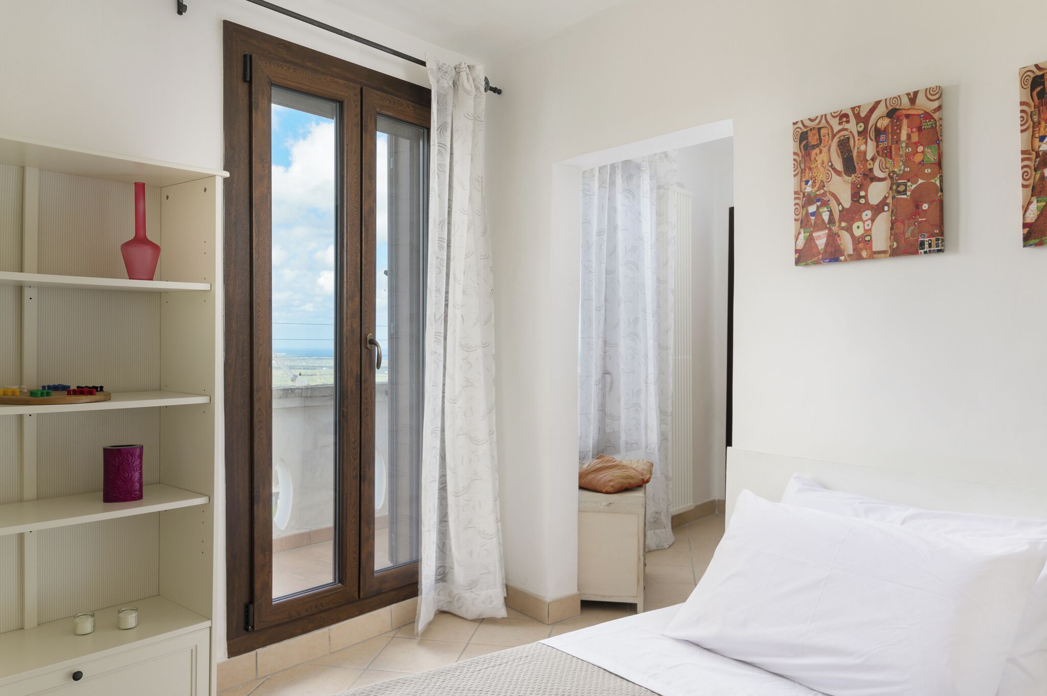 Apartamento, vista parcial para o mar | 2 quartos, ferros/tábuas de passar roupa, Wi-Fi de cortesia