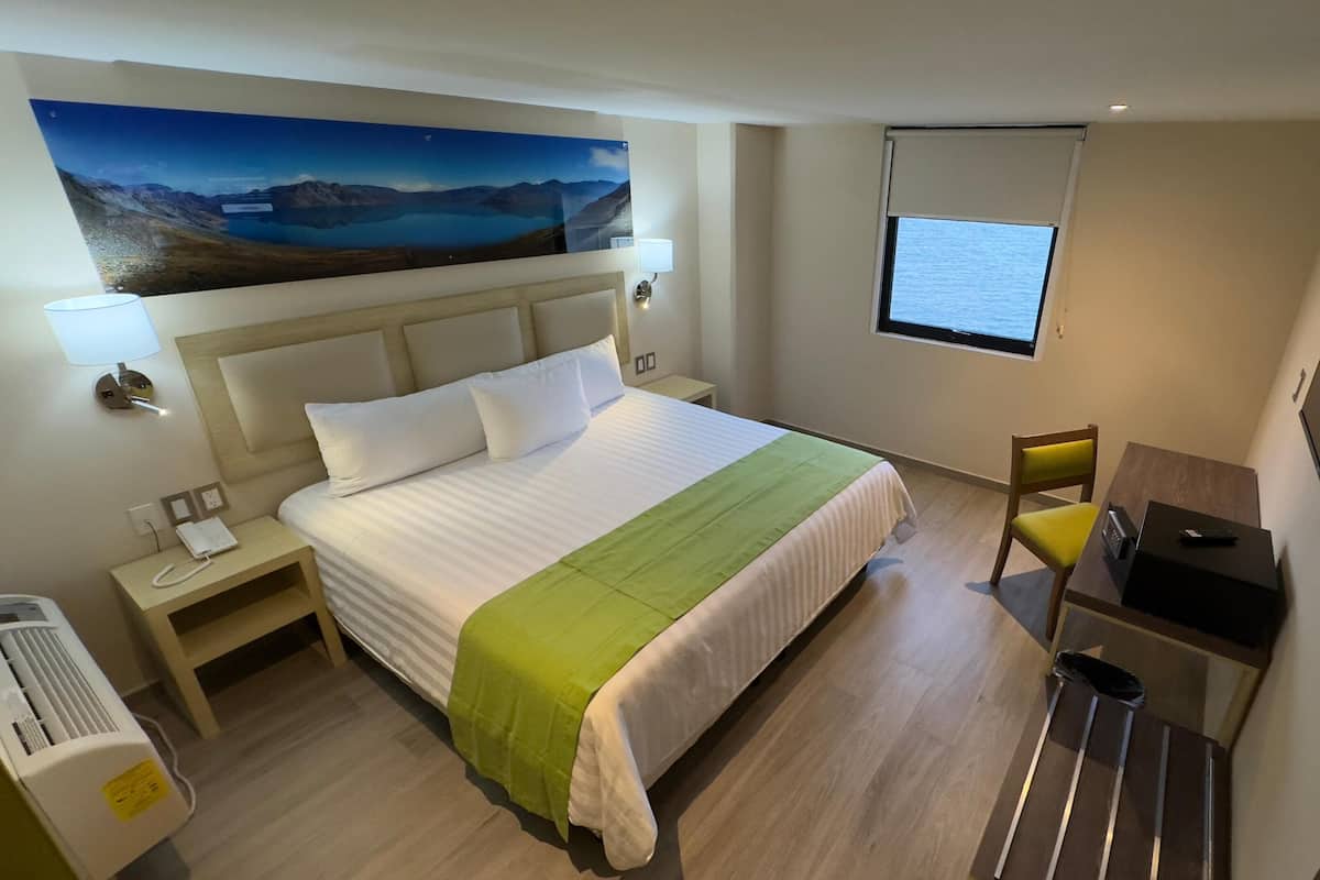 Quarto Standard, 1 cama king-size, vista para o oceano | Secretária, secretária adequada para computadores portáteis