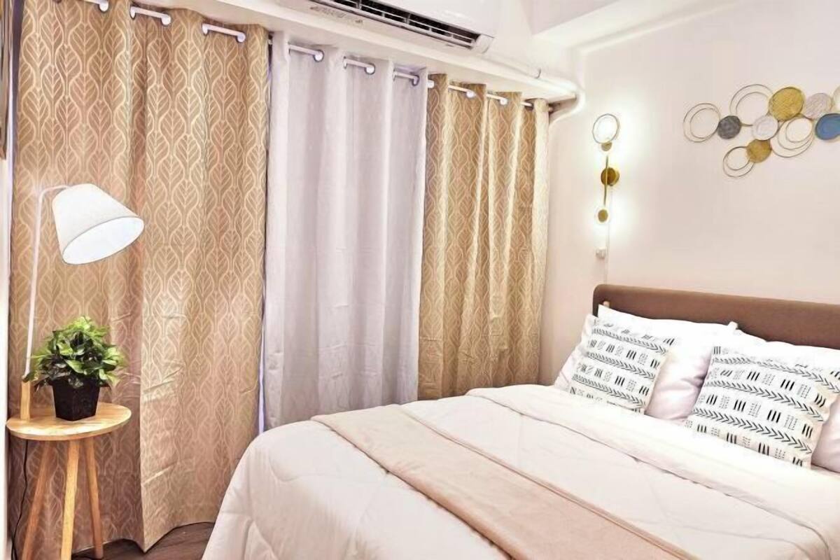1 quarto, roupa de alta qualidade, edredões de penas