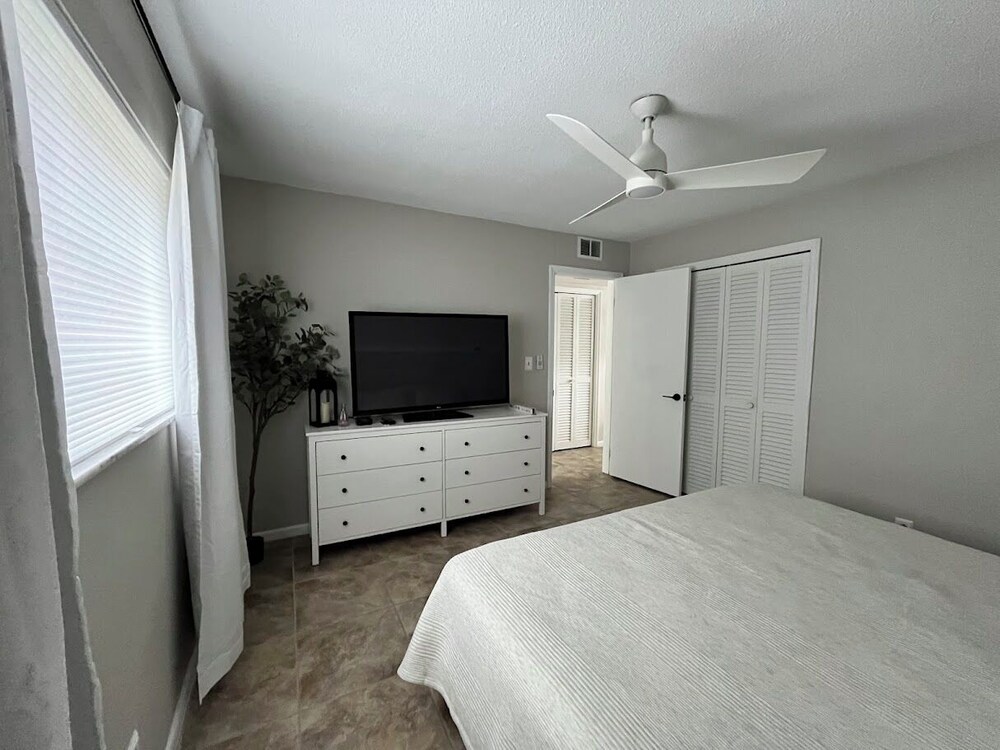 Ocean Ridge Gem: 1bd 1ba steps from pool and private beach! 6+ mos ...