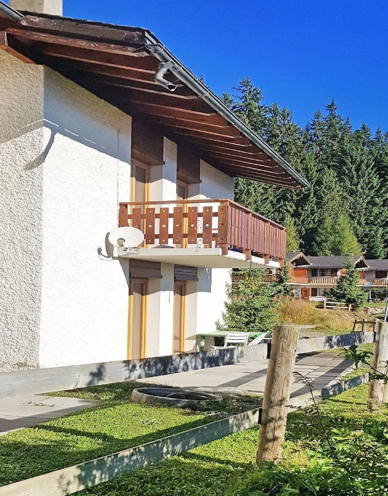 A 6 Person Chalet Near The Ski Piste - Sion