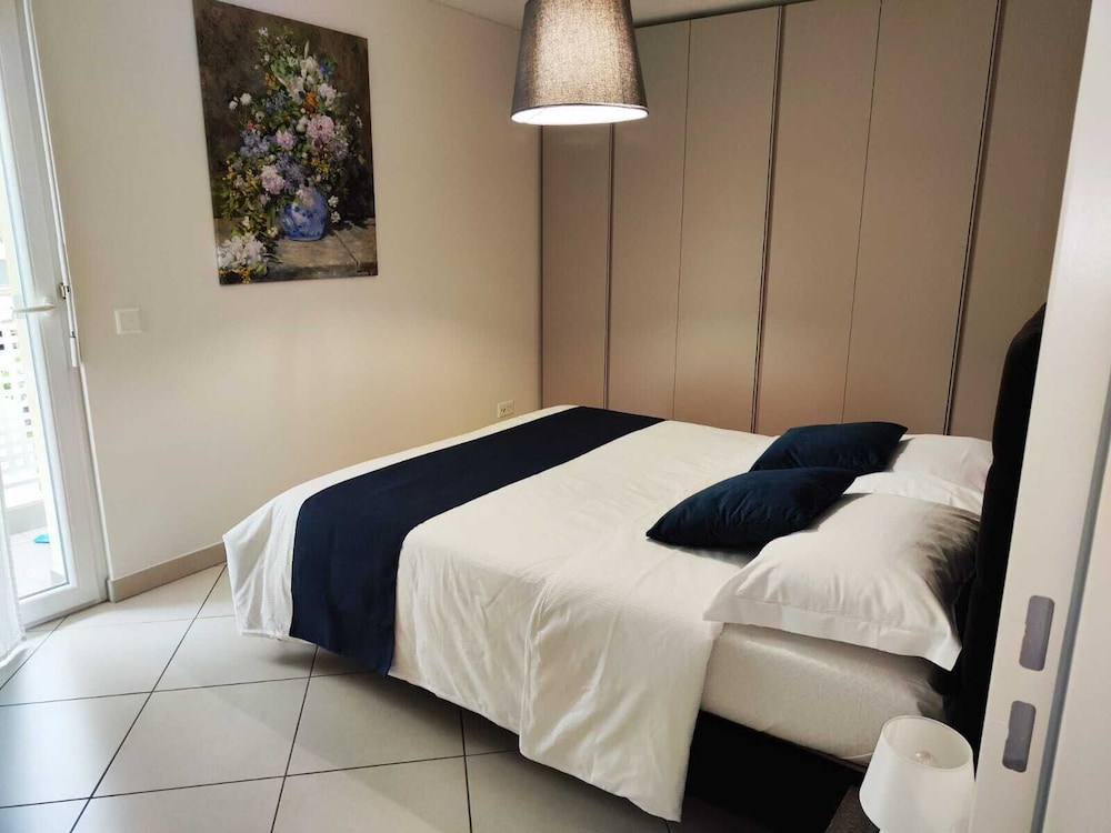Casa Renoir Is A Comfortable Accommodation Close To The Lake And All Amenities - Ascona