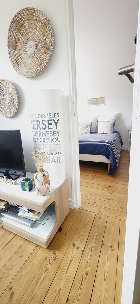 Two-room Apartment Facing Carteret Harbor - Barneville-Carteret