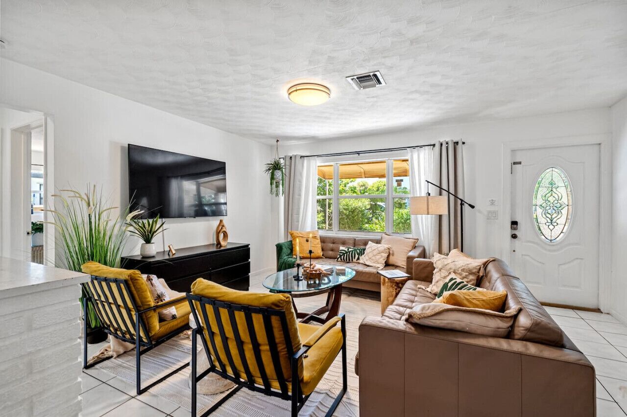 Beachside Escape : Poolhouse W/ Game Room + Grill - Lake Worth, FL