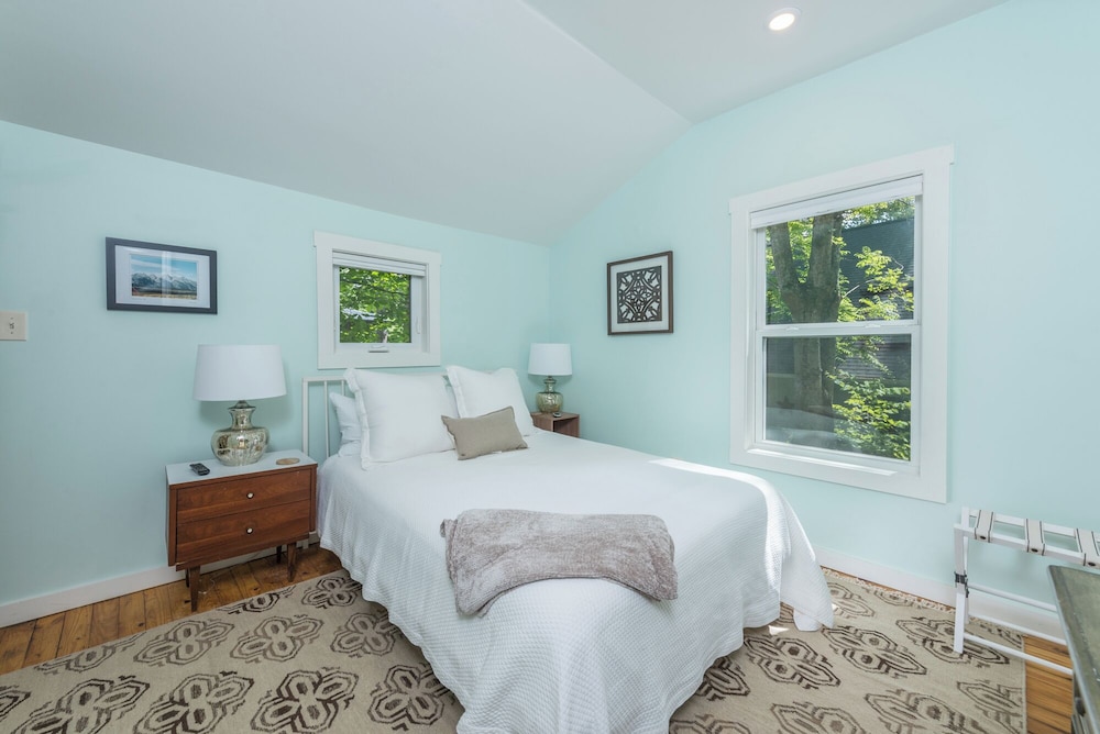 Whispering Pines | Grill, Fire Pit & 5 Min. To Downtown Black Mtn! - Black Mountain, NC
