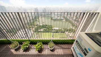 Suite-Estúdio Standard, 1 cama king-size, varanda, Vista para a cidade | Terraço/pátio interior