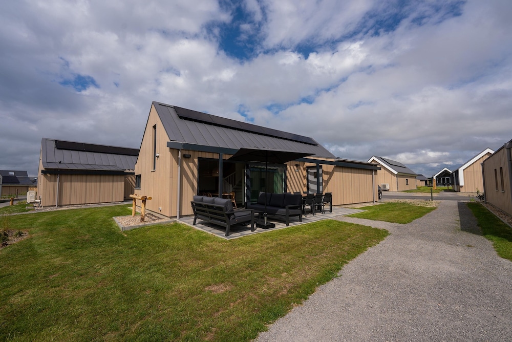 Luxurious Villa With Two Bathrooms, In A Holiday Park, 900 M. From The Beach - Zeeland