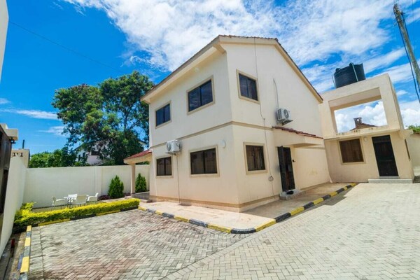 Lux Suites Nyali度假别墅 - 蒙巴薩