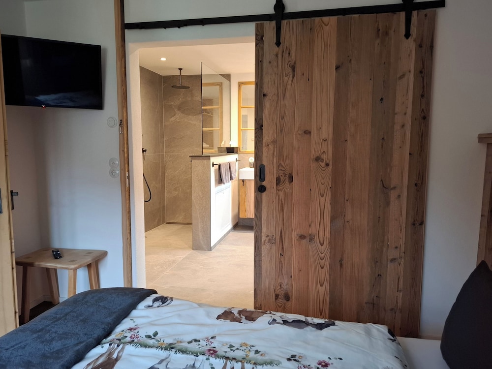 Ferienhaus Für 1 Bis 7 Personen, 3 Schlafzimmer, Wohnzimmer, Küche Mit Wintergarten, Dusche/wc, Wlan - Bernau am Chiemsee