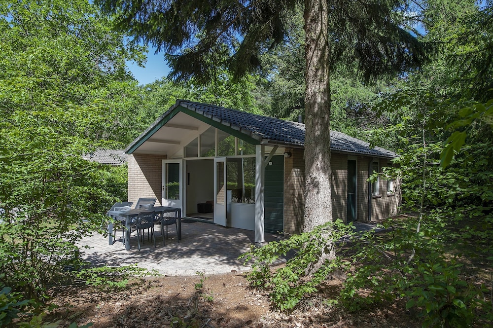 Cozy Bungalow With Dishwasher, In A Holiday Park On The Veluwe - Epe